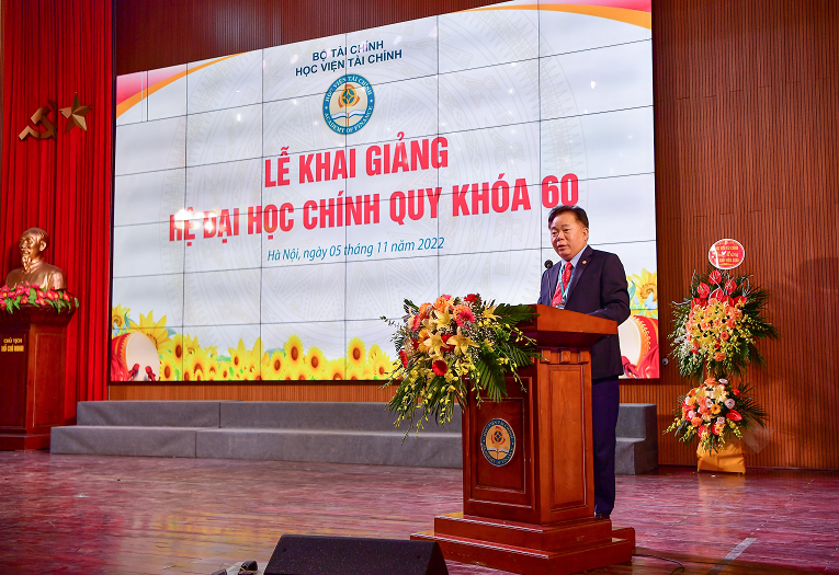 Vietcombank trao tặng học bổng trị giá 200 triệu đồng cho sinh viên HVTC