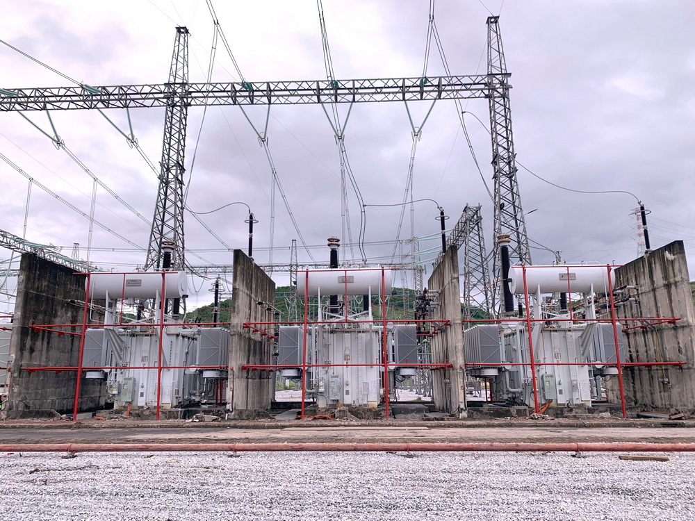 Thay thế và đóng điện thành công máy biến áp AT1 TBA 500kV Quảng Ninh