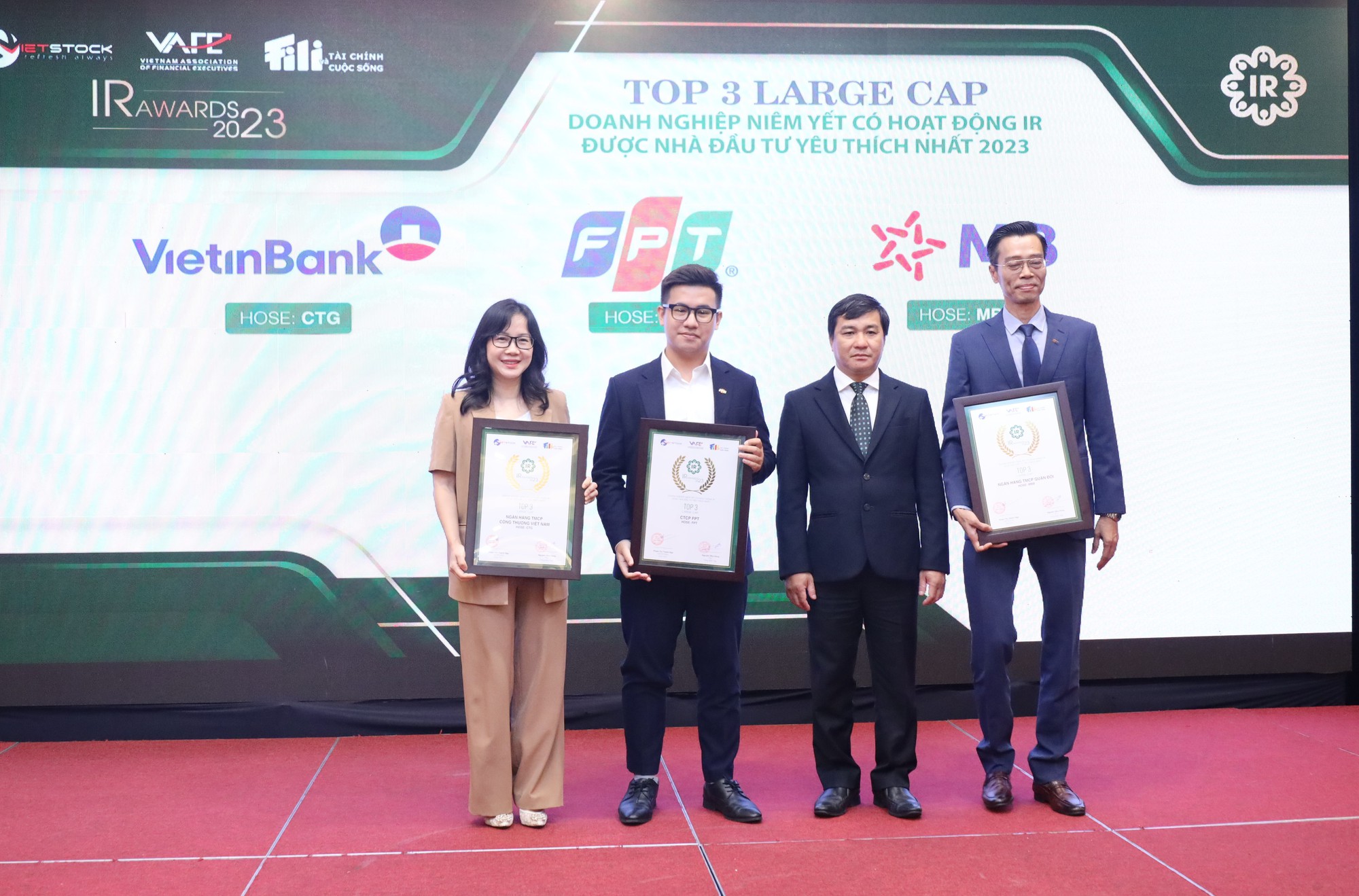 14 doanh nghiệp niêm yết trên HOSE và HNX được vinh danh tại IR AWARDS 2023