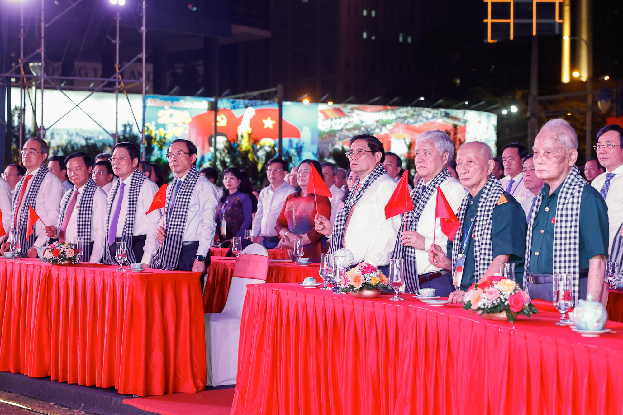 Lá cờ quyết thắng mãi là biểu tượng cho ý chí, cho khát vọng Việt Nam ...