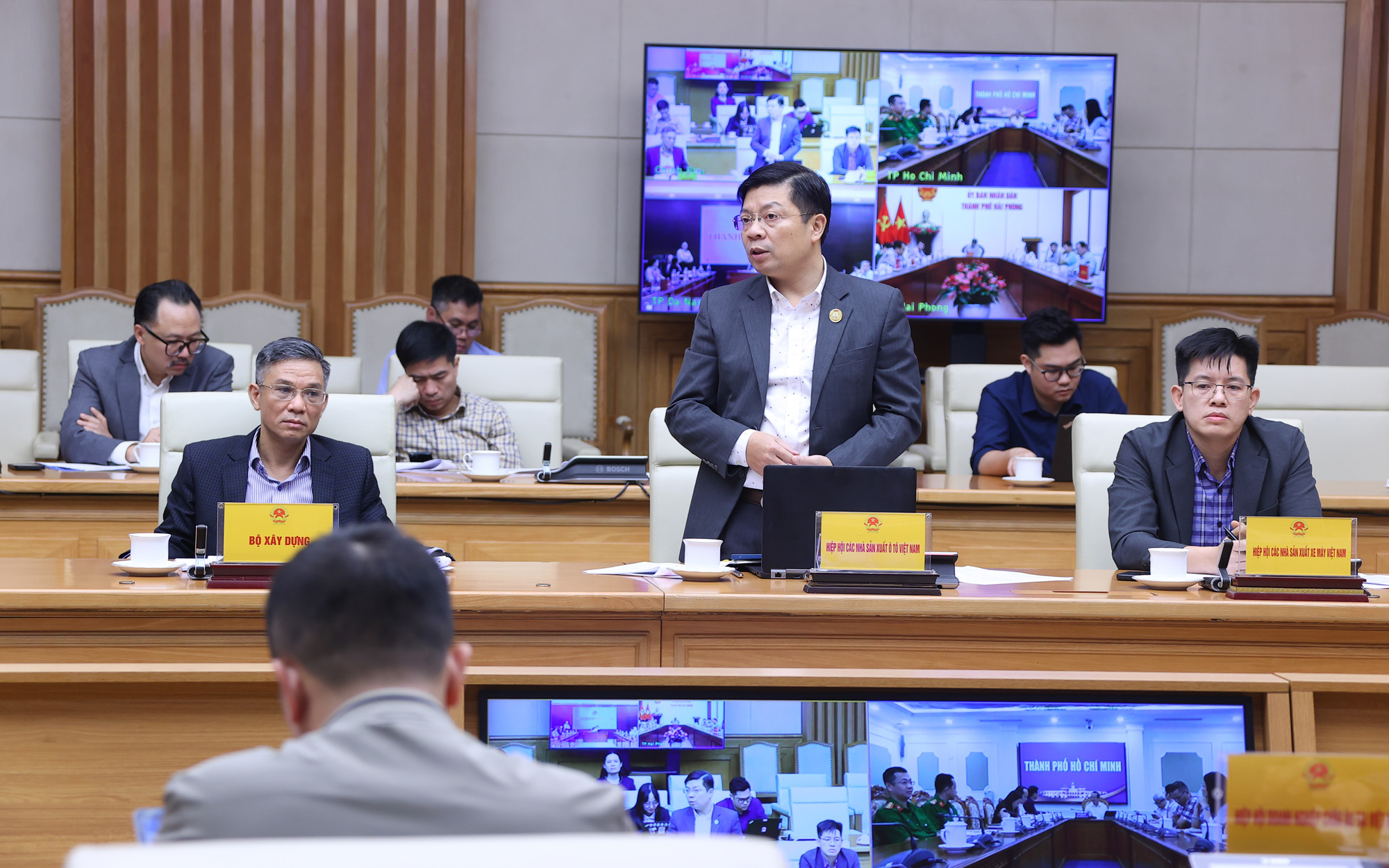 Design the EPR mechanism with a circular economy approach, avoiding ...