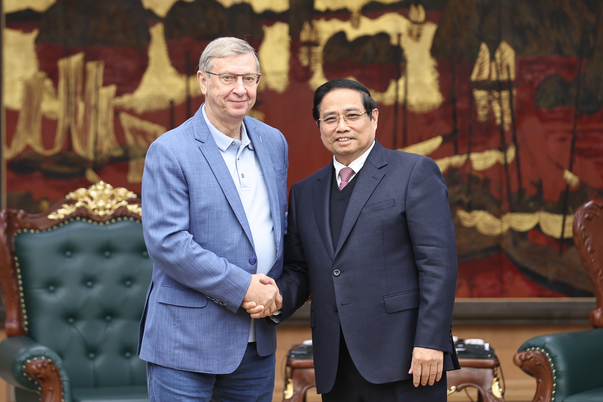 Prime Minister Pham Minh Chinh receives the Chairman of Russia's ...