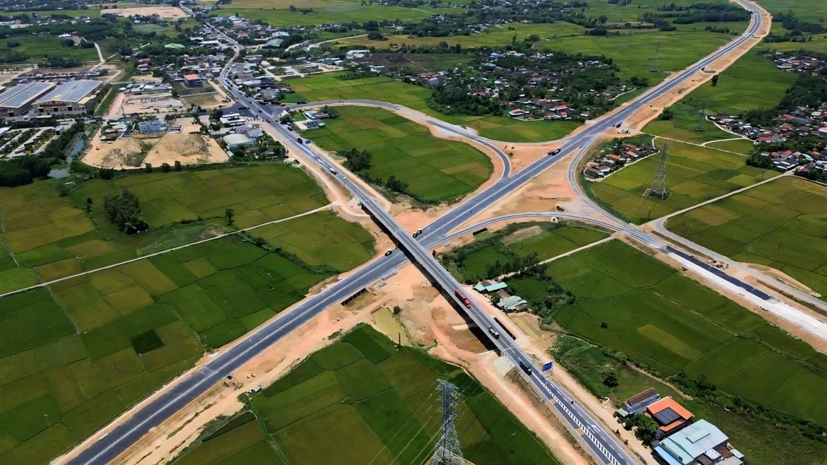 Thông xe 2 đoạn cao tốc Bắc-Nam qua Nam Trung Bộ từ hôm nay, 19/5