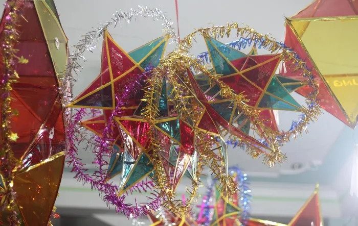Artisan Huy tries to keep traditional craft of lantern making alive
