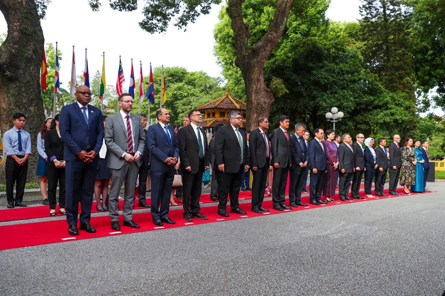 ASEAN flag-hoisting ceremony marks bloc's 56th anniversary