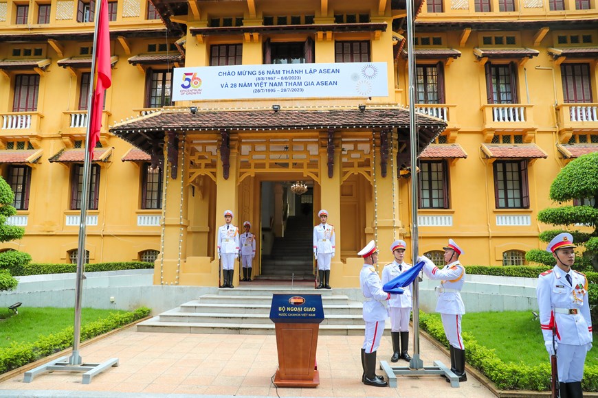 ASEAN flag-hoisting ceremony marks bloc's 56th anniversary