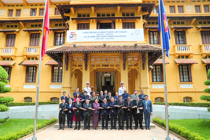 ASEAN flag-hoisting ceremony marks bloc's 56th anniversary