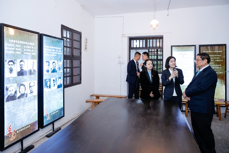 PM visits President Ho Chi Minh-related relic site in China’s Chongqing ...