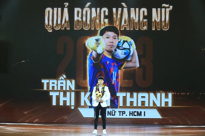 Midfielder Nguyen Hoang Duc wins 2023 Golden Ball