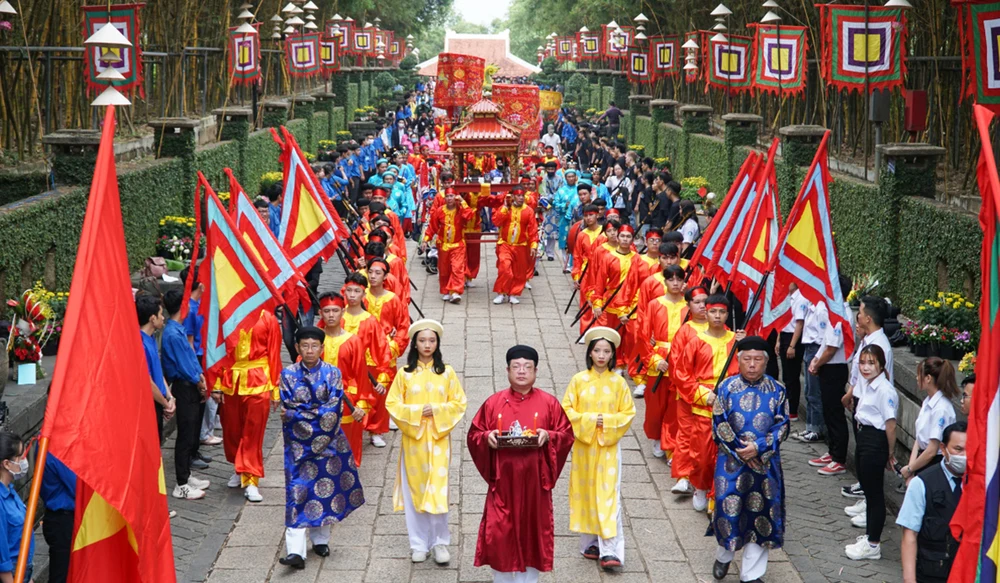 Two days off for two public holidays in April