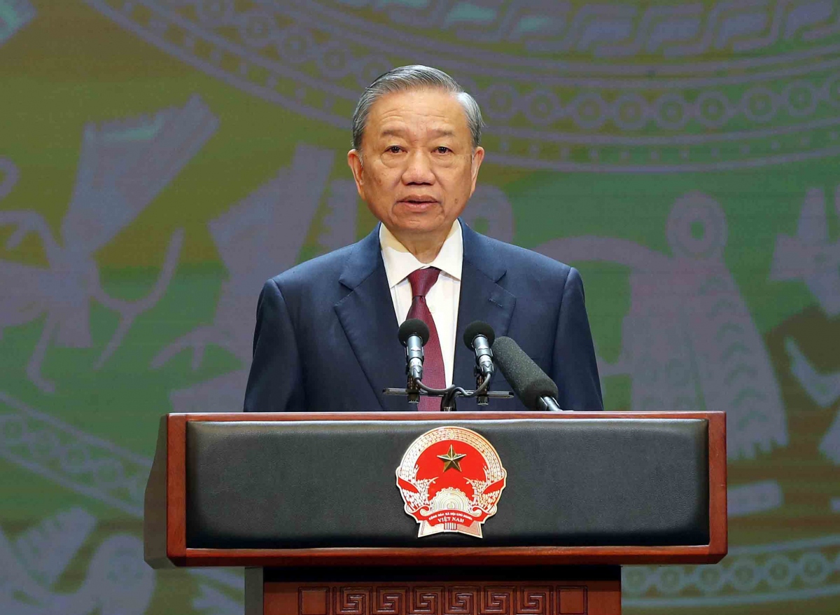 Party leader hosts National Day celebration
