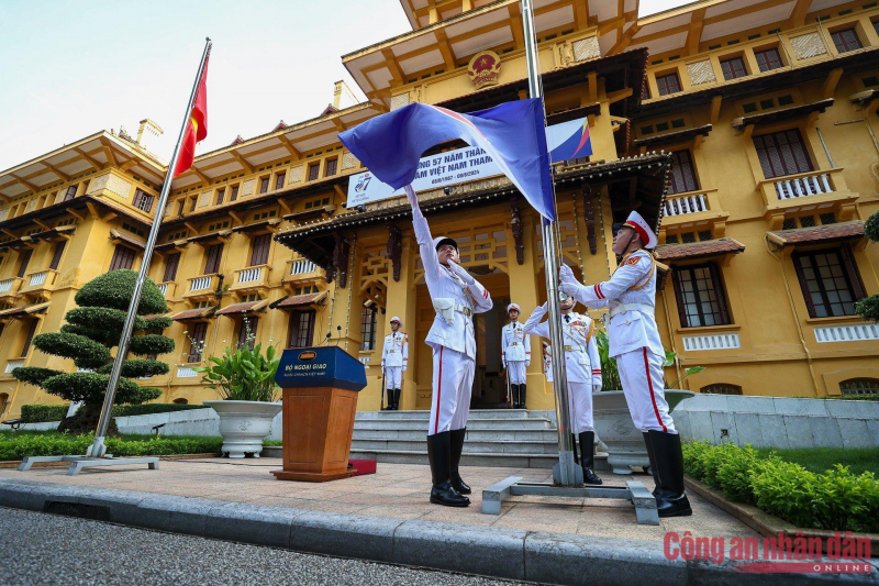 ASEAN flag-raising ceremony marks bloc’s 57th anniversary