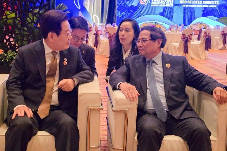 Gov’t chief receives foreign leaders on sidelines of ASEAN Summit