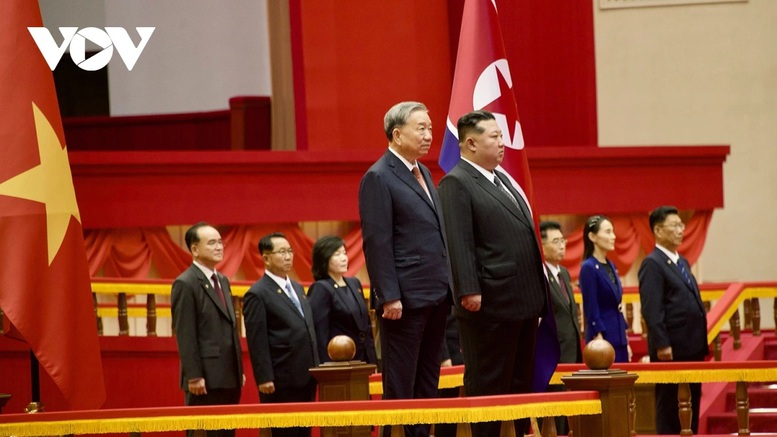 DPRK leader hosts welcome ceremony for Party chief To Lam