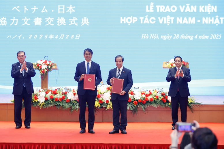 Viet Nam, Japan sign four cooperation deals