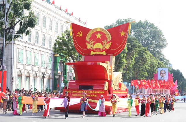 Rehearsal for grand parade marking 50th reunification anniversary in HCMC