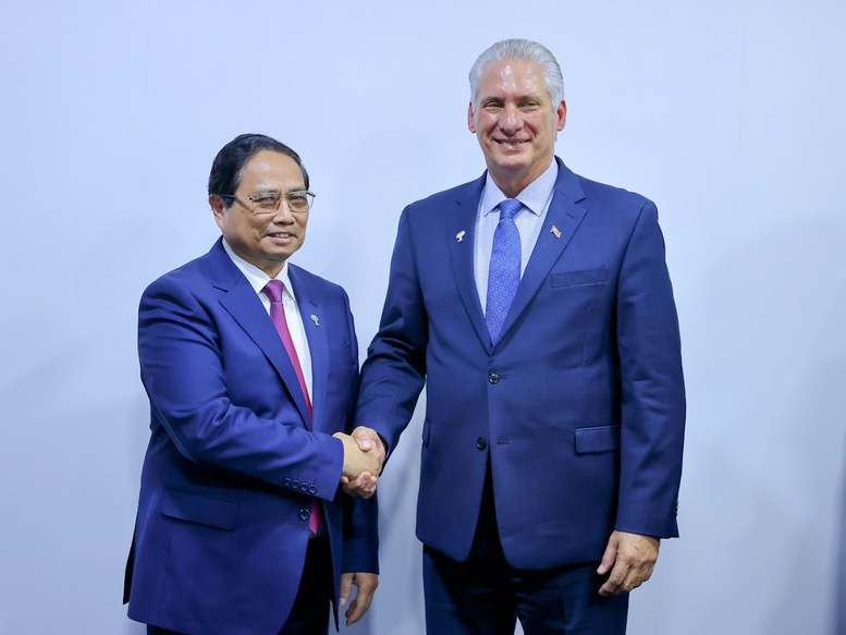 Prime Minister meets Cuban President on sidelines of 17th BRICS Summit