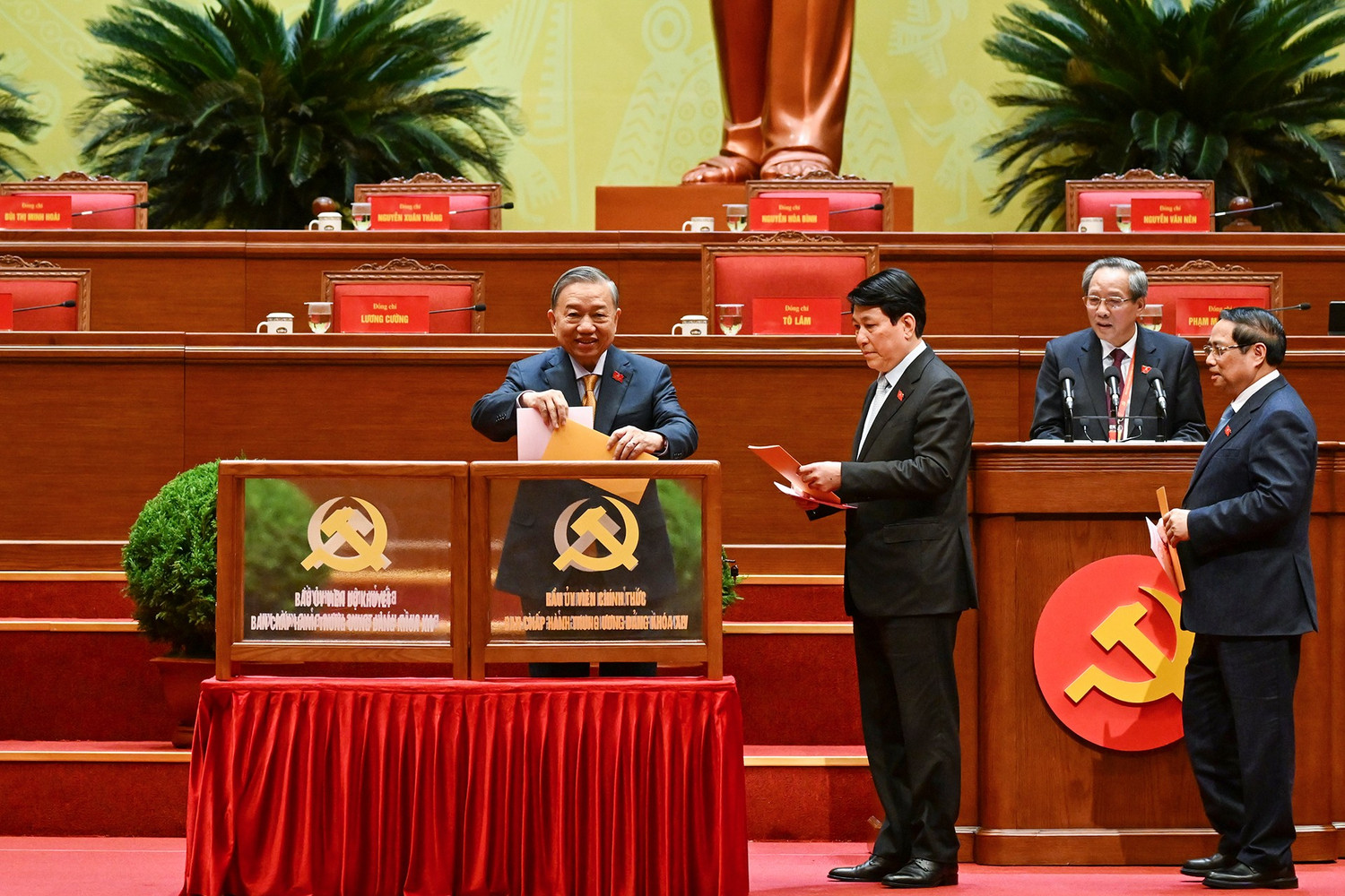 List of 200 official and alternate members elected to 14th Party ...