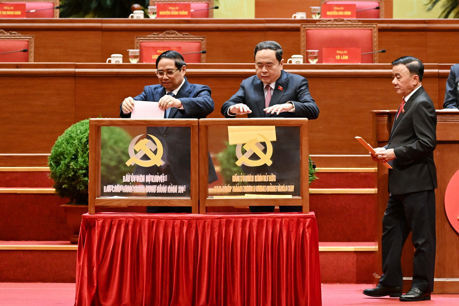 List of 200 official and alternate members elected to 14th Party ...