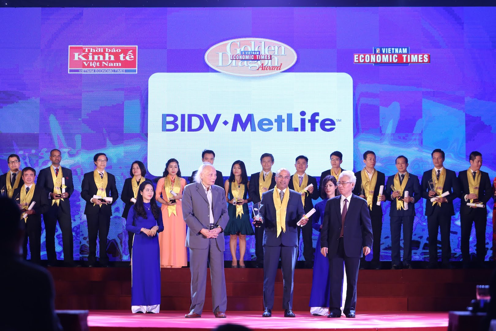 BIDV MetLife vinh dự nhận giải thưởng Rồng Vàng 2017 về bảo hiểm nhân thọ