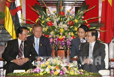 Leaders welcome Brunei Sultan