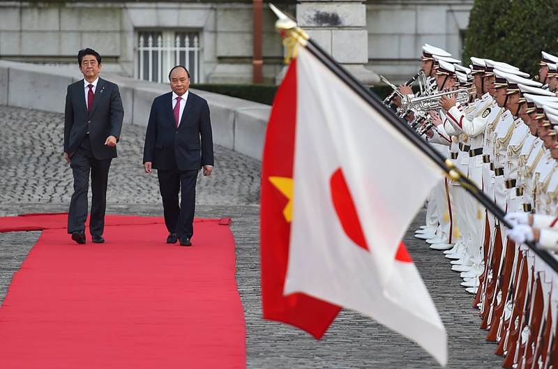 Pictures: PM Abe hosts welcoming ceremony for Vietnamese counterpart Pictures: PM Abe hosts welcoming ceremony for Vietnamese counterpart