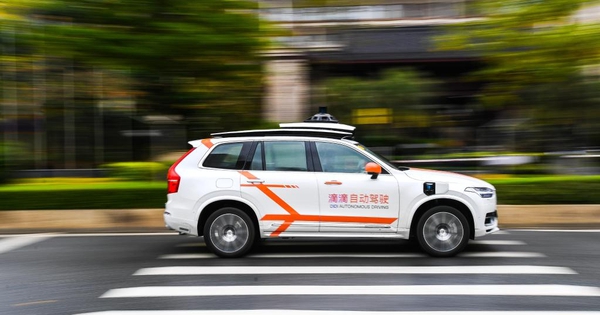 Trung Quốc: Taxi tự lái bắt đầu lăn bánh