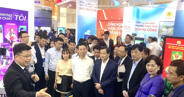 Lấy khách hàng làm trung tâm, NHTM đẩy mạnh chuyển đổi số