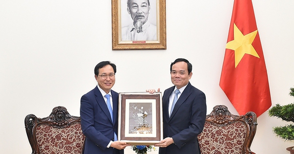 DPM receives Samsung Viet Nam CEO
