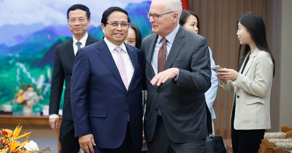 Gov’t chief receives SIA Chairman