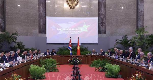 Vietnamese, Cuban top leaders held talks in Cuba