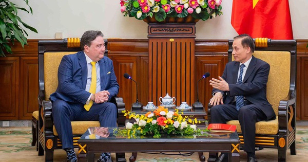 Acting Foreign Minister hosts U.S. Ambassador Marc Knapper