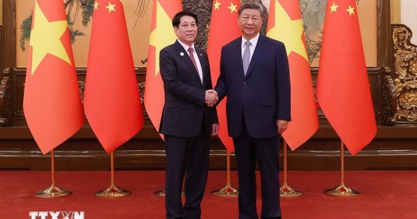 President holds talks with top Chinese leader Xi Jinping