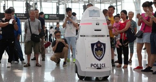 Trung Quốc thử nghiệm robot cảnh sát dịp Tết Nguyên đán