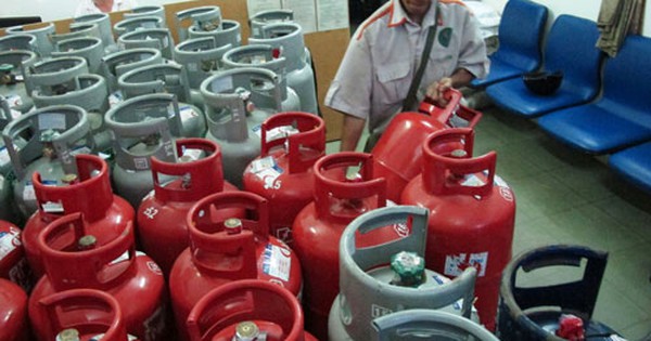 TPHCM: Gas giảm 14.000 đồng mỗi bình 12kg