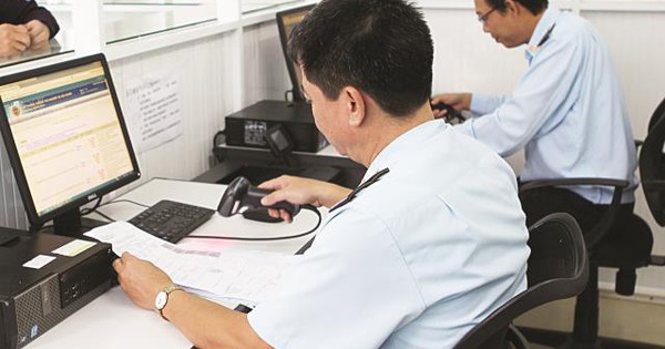 Có được ký tên, đóng dấu trên tờ khai điện tử in?