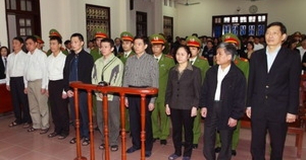 Former top Vinashin official gets 20 years in prison