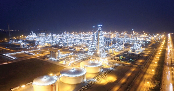Biggest oil refinery starts commercial operations